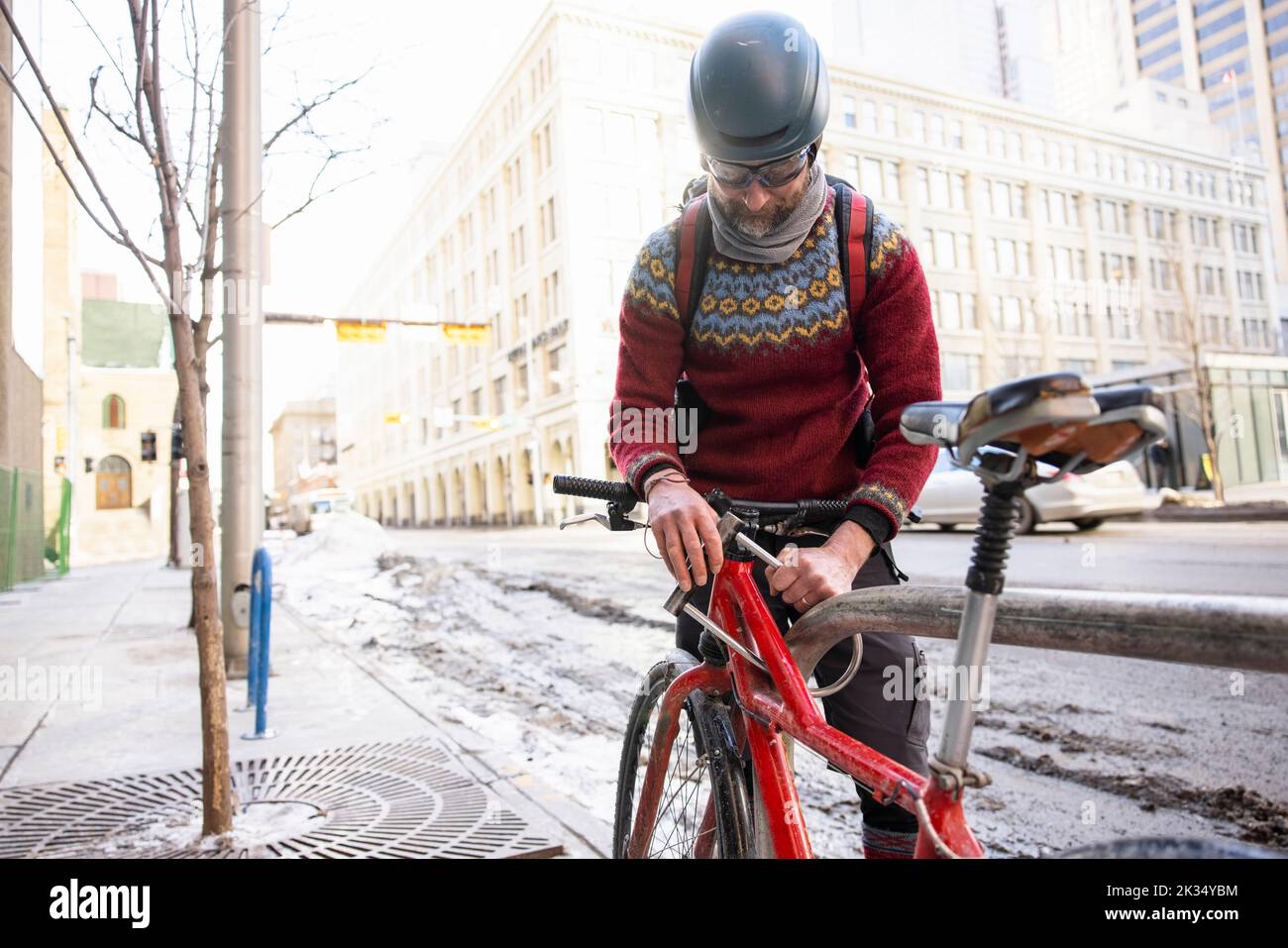 Bicycle messenger hi-res stock photography and images - Alamy