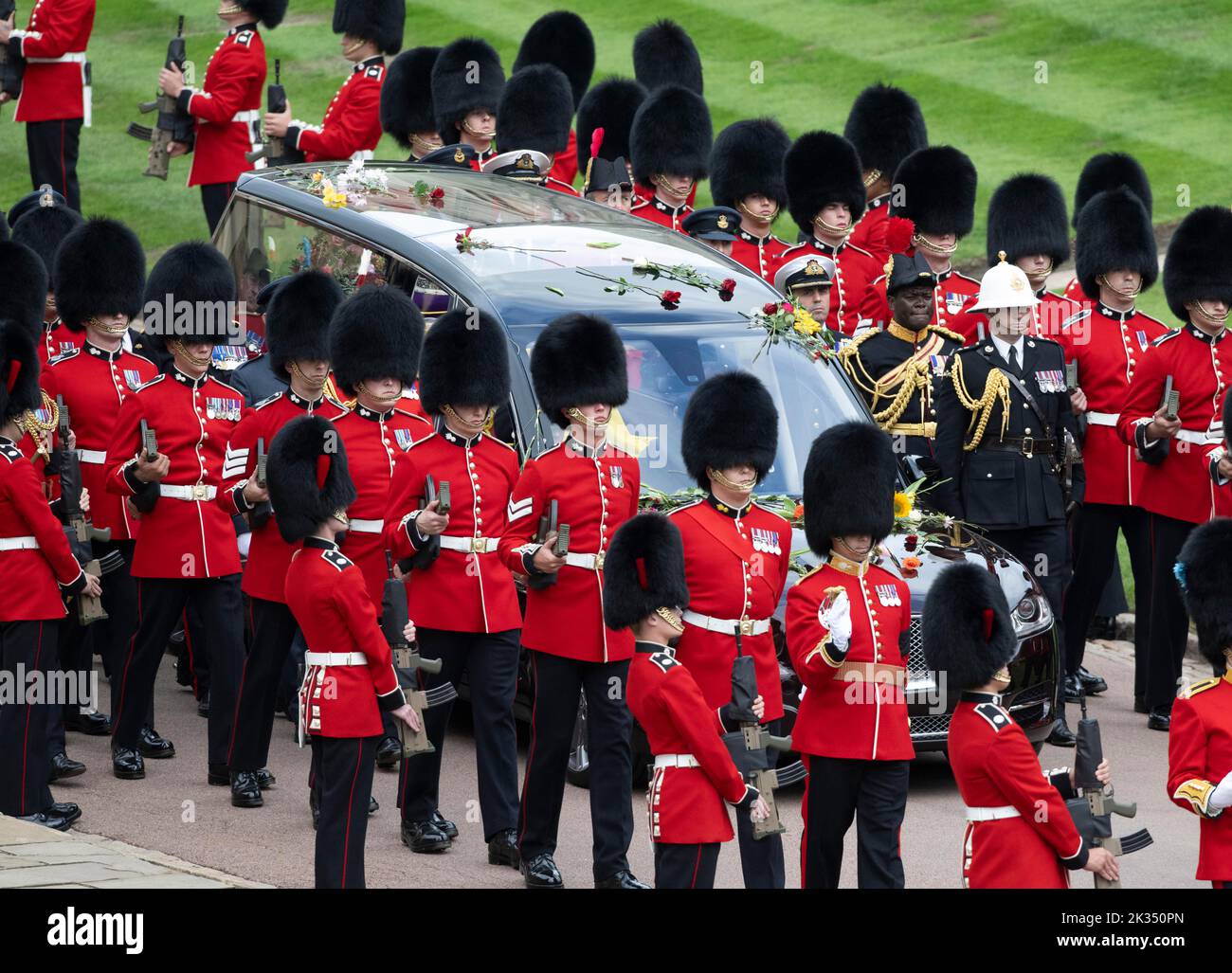 Windsor, England. UK. 19 September, 2022. The coffin of Queen Elizabeth ...