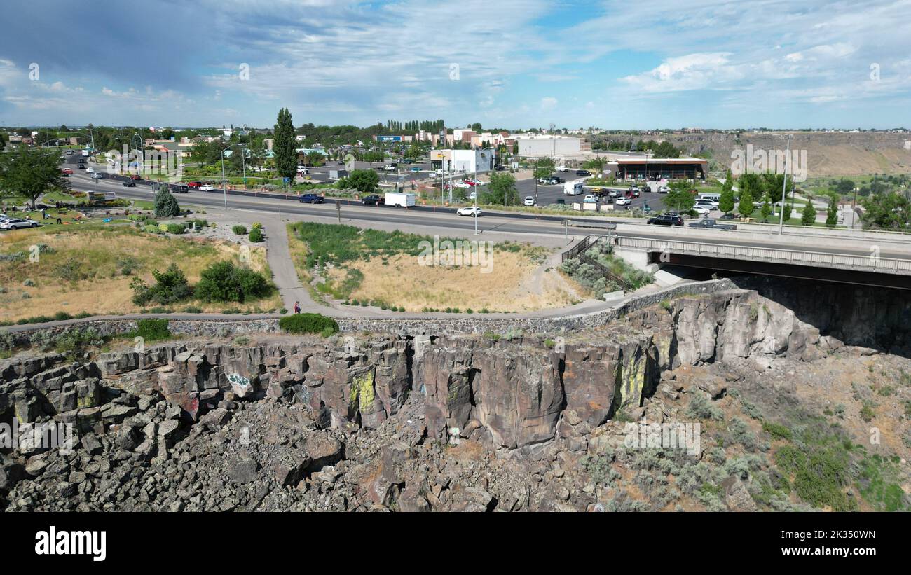 A bird's eye view of buildings built on top of a steep cliff with a ...