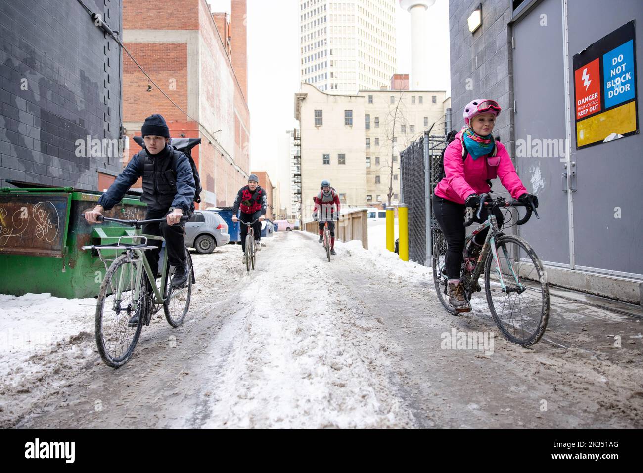 Cycling couriers hi-res stock photography and images - Alamy