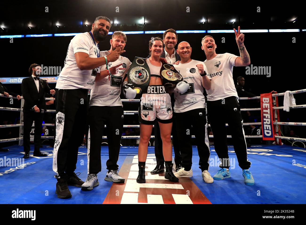 Terri Harper (centre) celebrates with team and boxing promotor Eddie ...