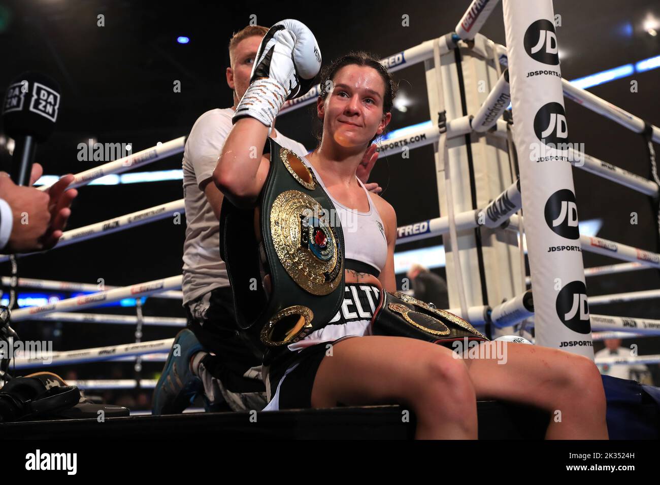 Terri Harper celebrates victory in the WBA and IBO World Super ...