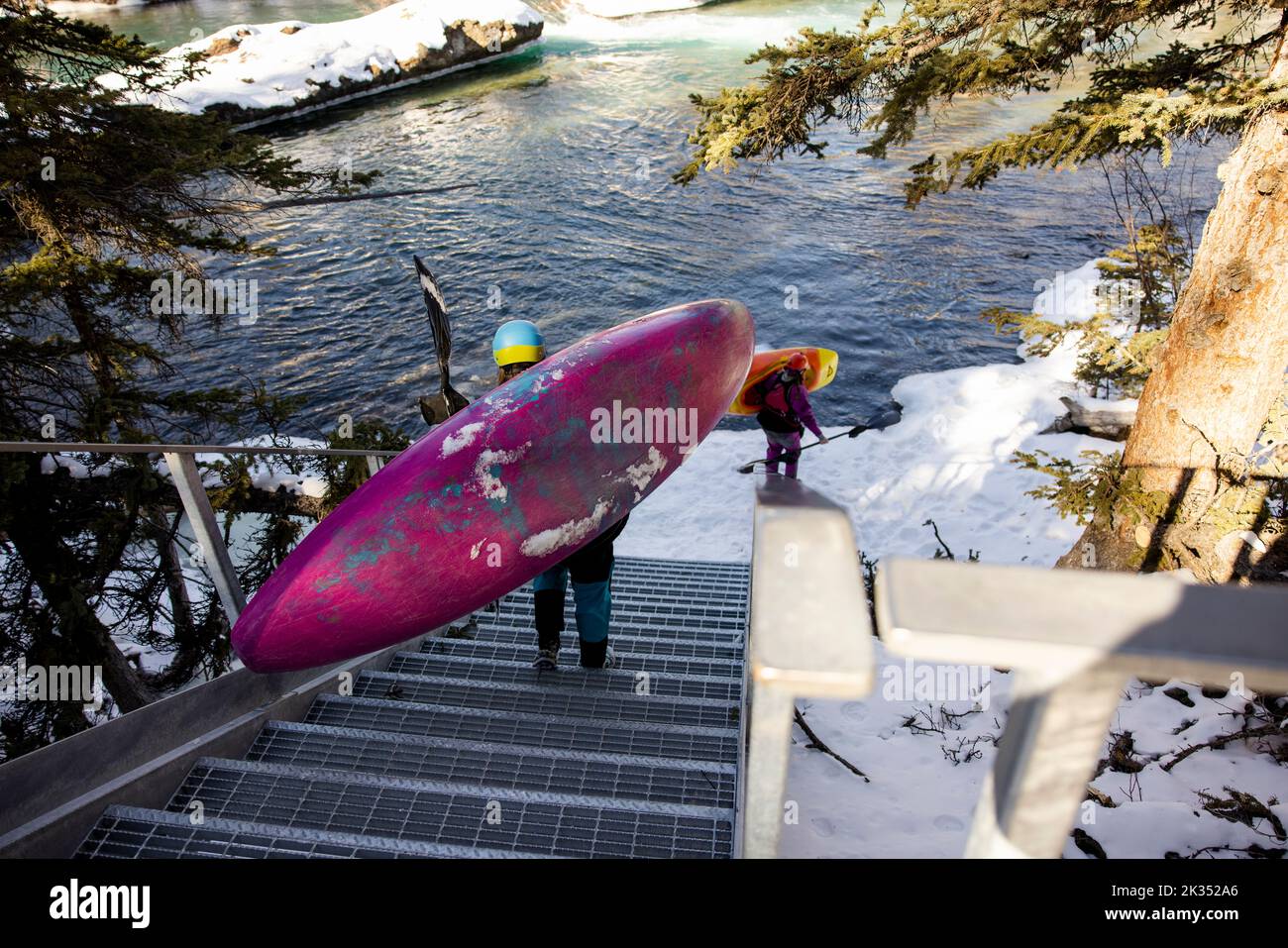 Girl water carry hi-res stock photography and images - Alamy