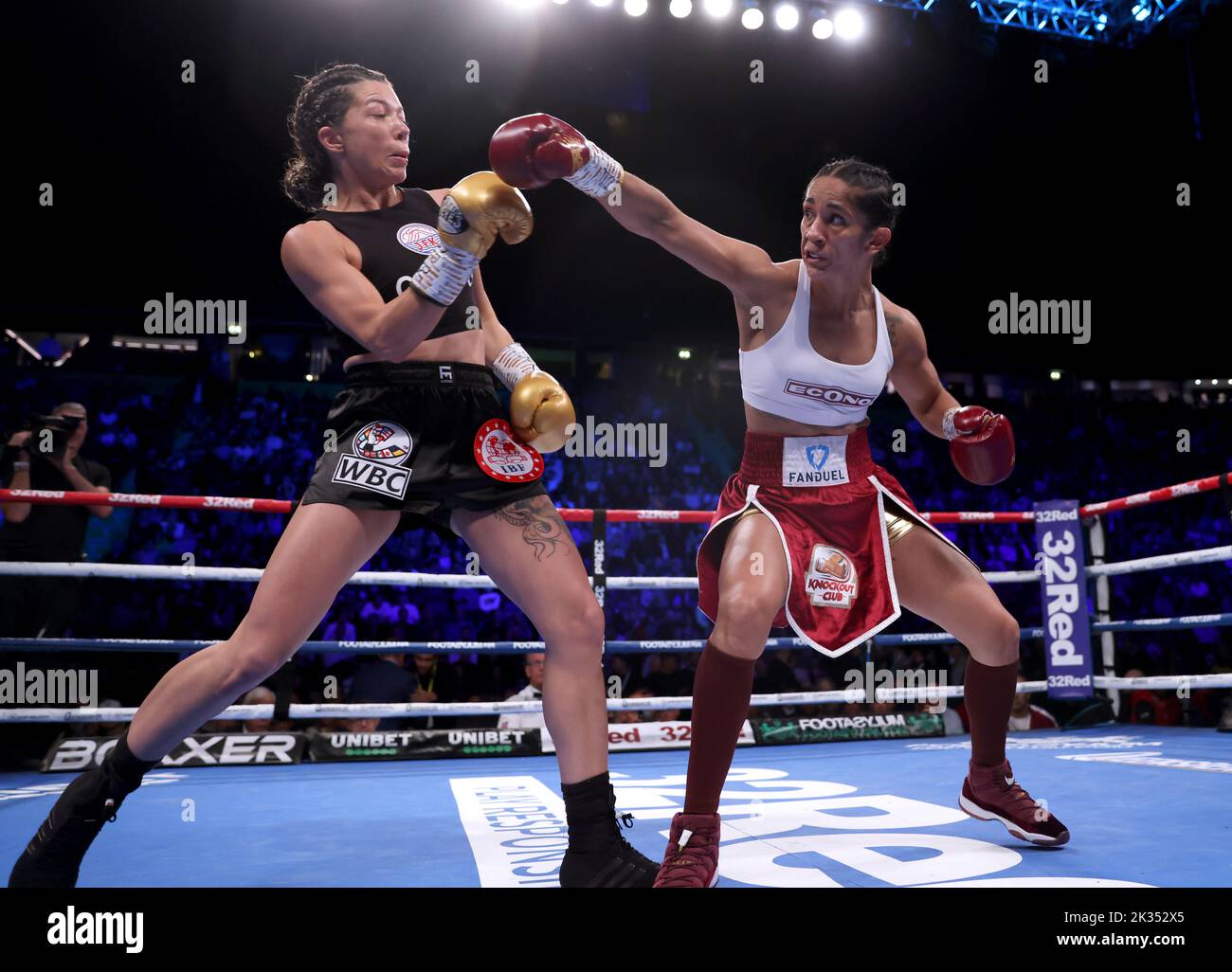 Sarah serrano hi-res stock photography and images - Alamy