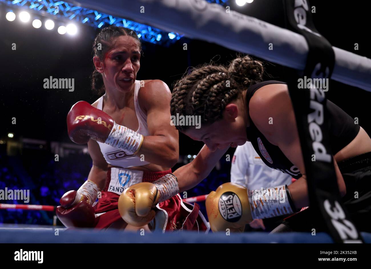 Sarah serrano hi-res stock photography and images - Alamy