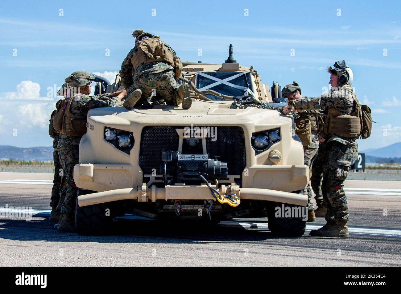 U.S. Marines with Helicopter Support Team, 1st Landing Battalion, 1st ...