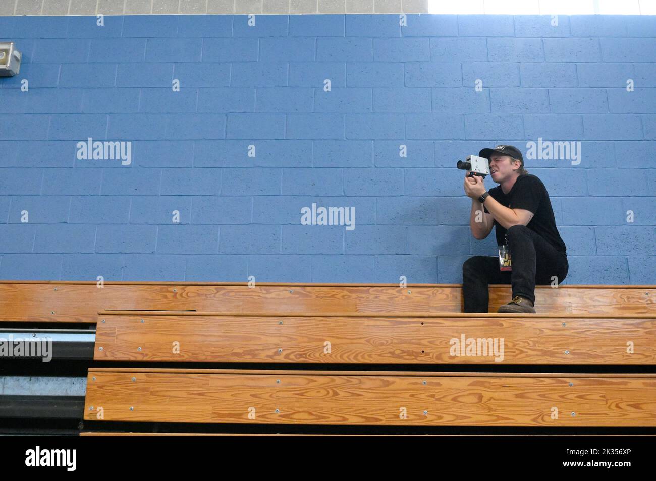 Cameraman filming wall hi-res stock photography and images - Alamy