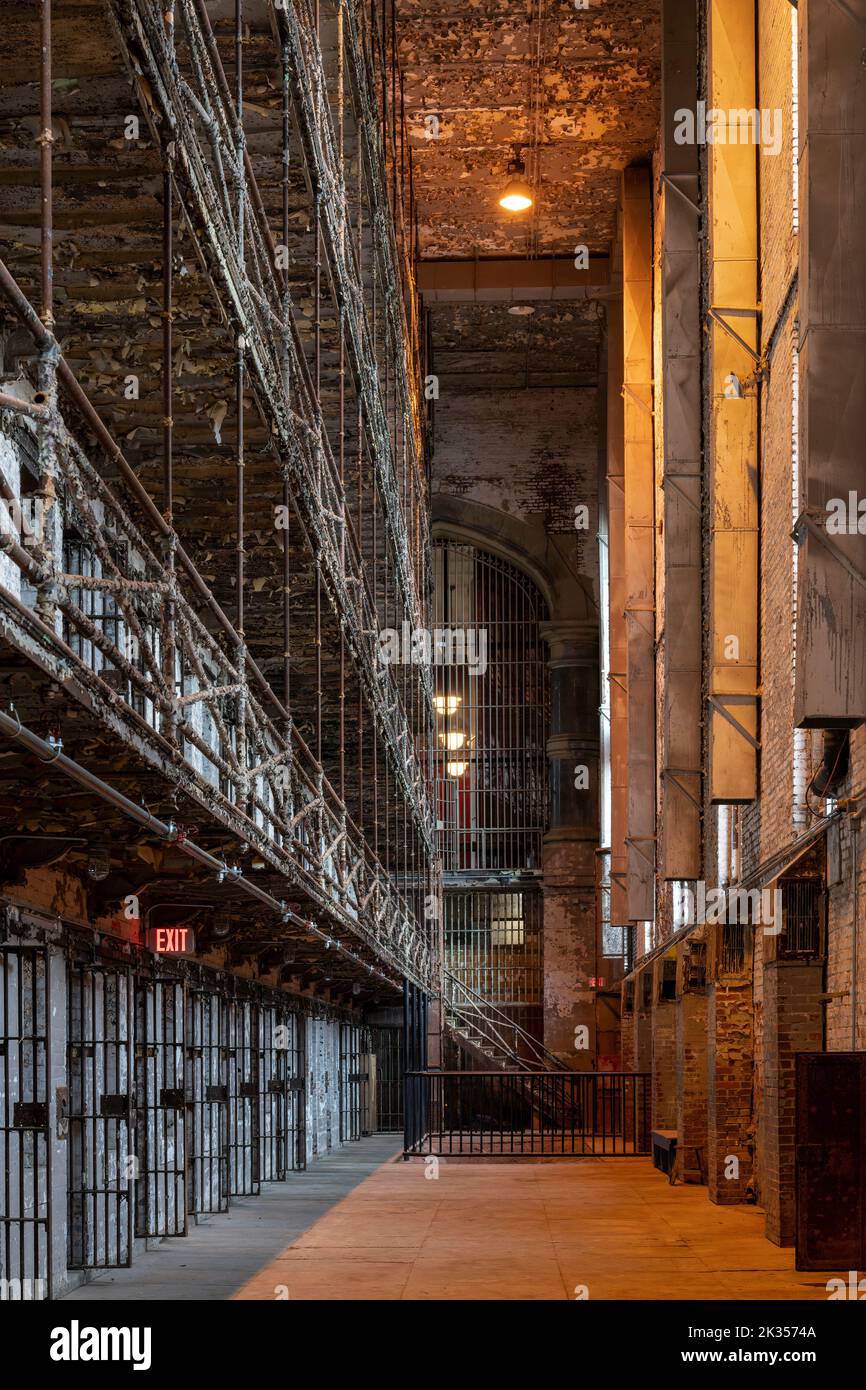 Empty jail cells hi-res stock photography and images - Alamy