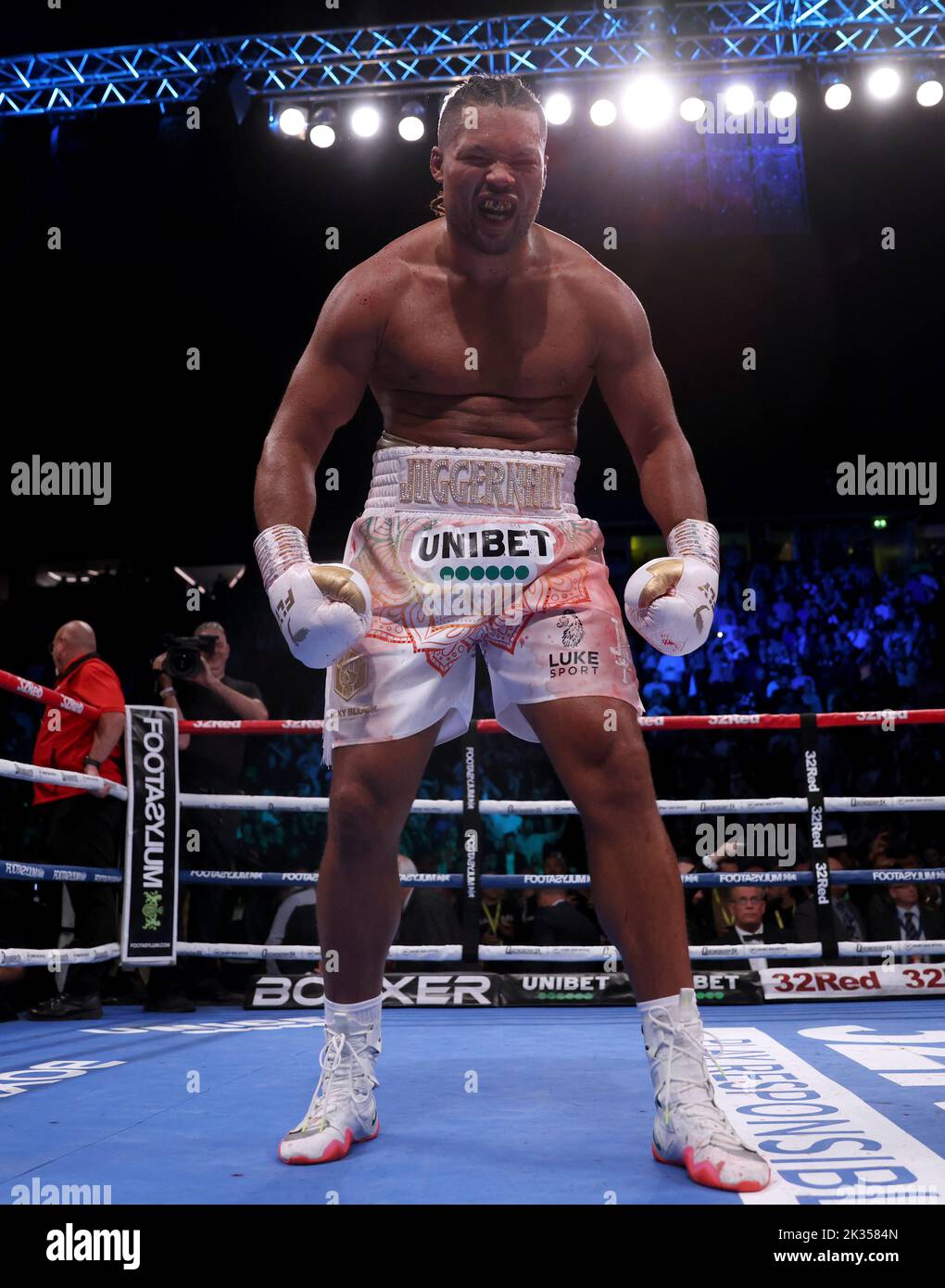 Joe Joyce celebrates victory over Joseph Parker after their vacant WBO ...