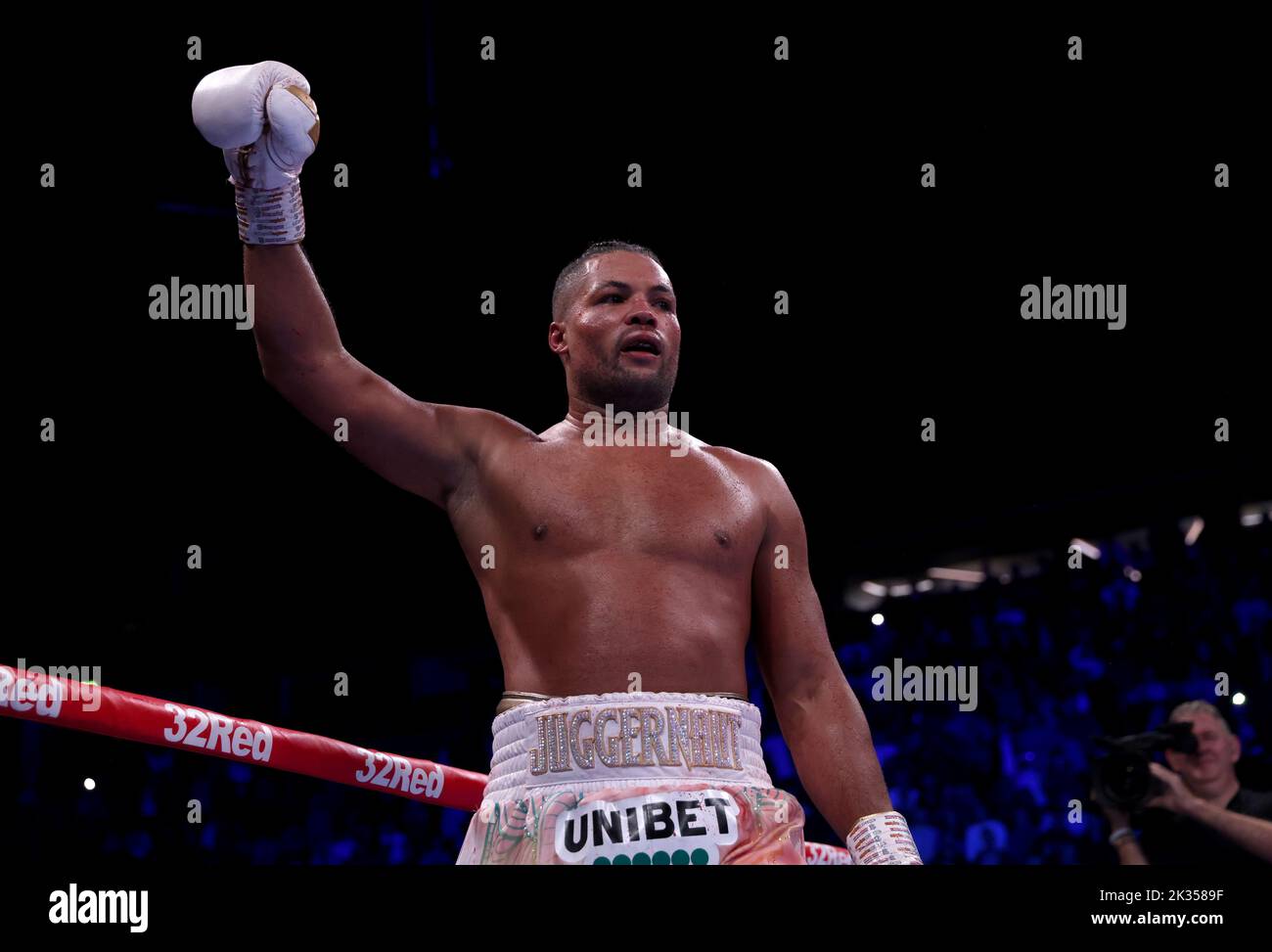 Joe Joyce celebrates victory over Joseph Parker after their vacant WBO ...