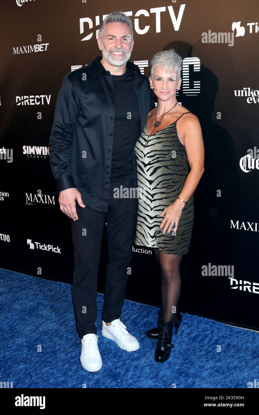 LOS ANGELES - FEB 12: Kurt Warner, Brenda Warner at the DIRECTV ...