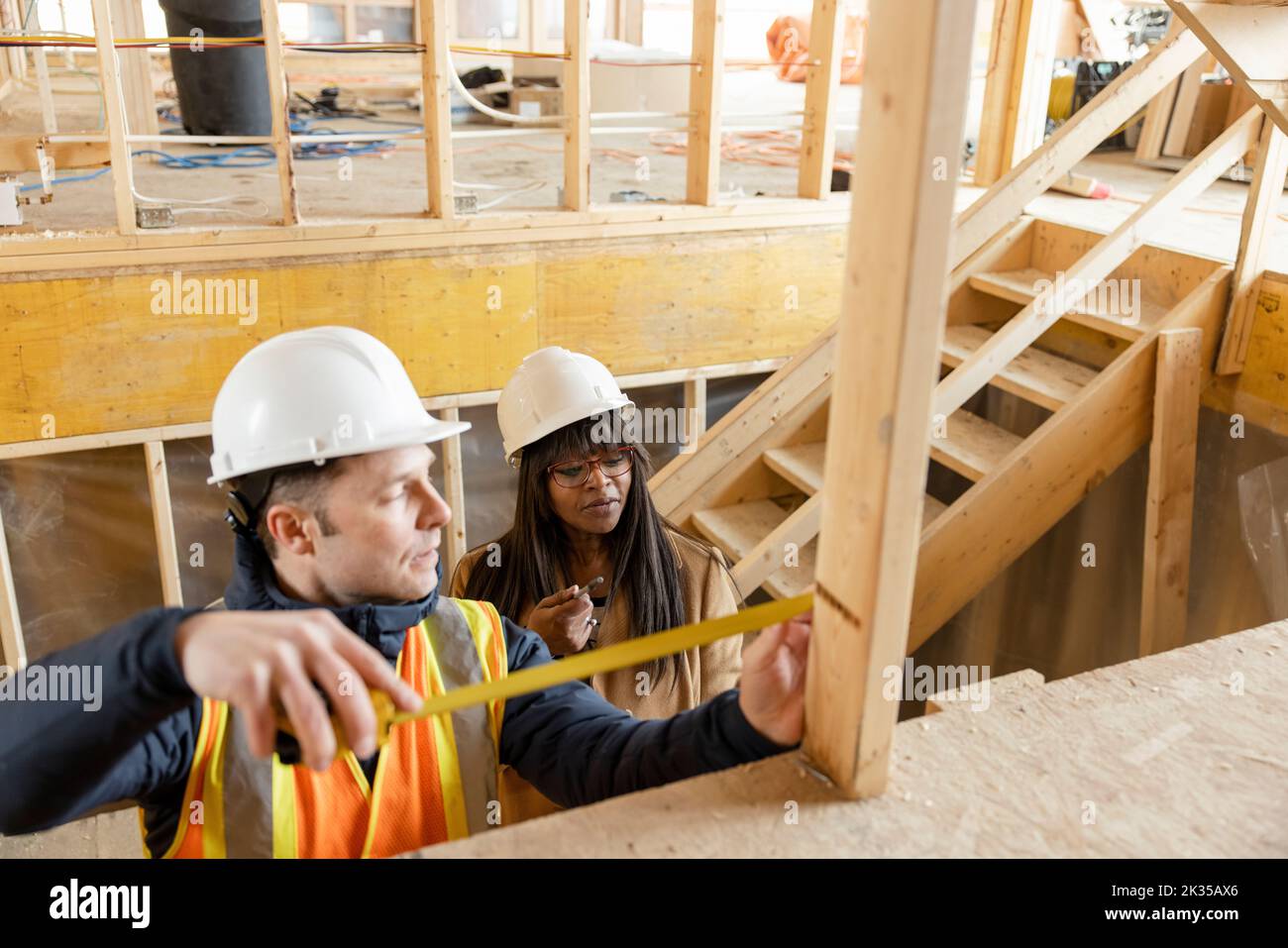 Women in construction tape measure hi-res stock photography and images - Alamy