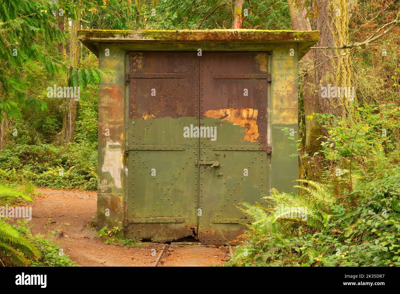Searchlight ruin, Fort Worden State Park, Washington Stock Photo - Alamy