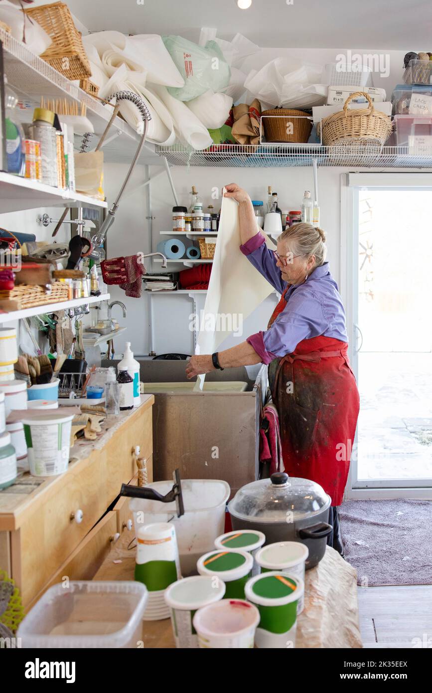 Getting into art hi-res stock photography and images - Alamy