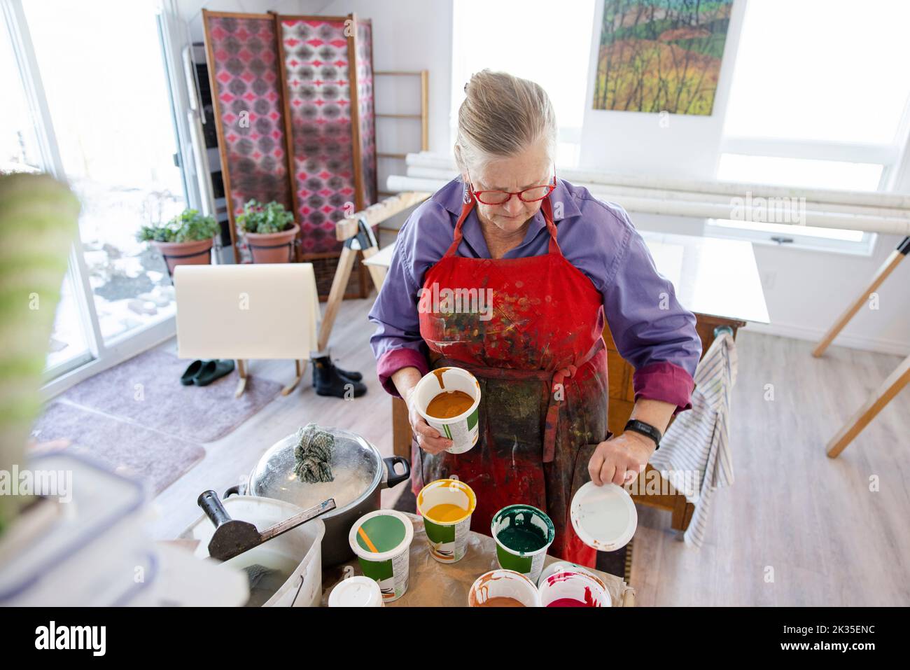 Prepare paint hi-res stock photography and images - Alamy
