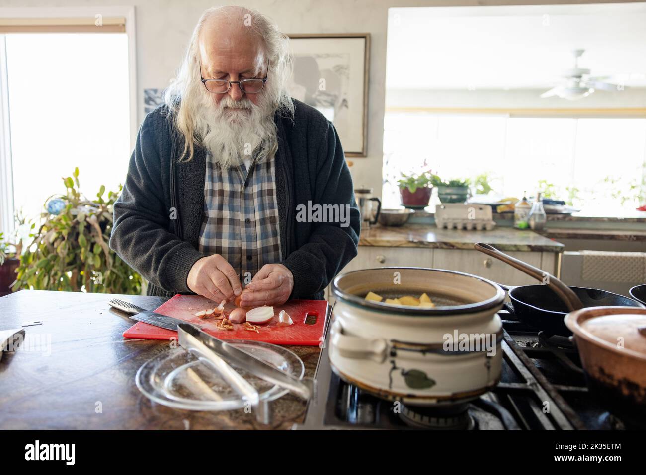 Man onion hi-res stock photography and images - Alamy