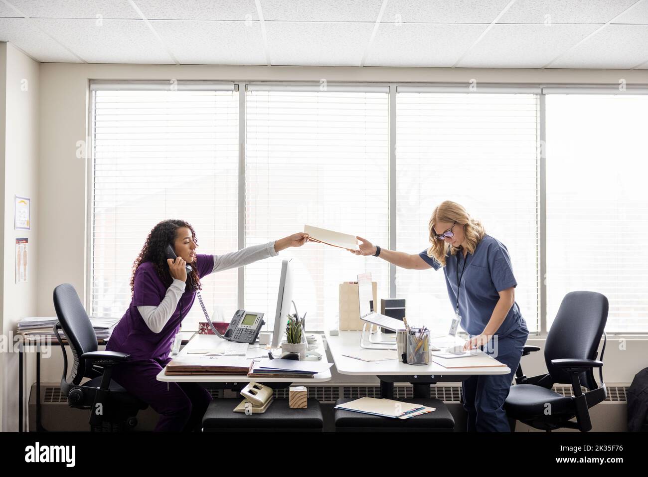 Nurse charting hi-res stock photography and images - Alamy