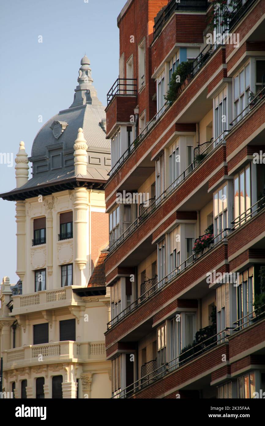 Vertical shot modern residential hi-res stock photography and images ...