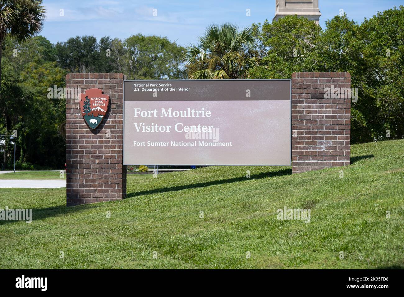 A sign for Fort Moultrie Visitor Center Stock Photo - Alamy