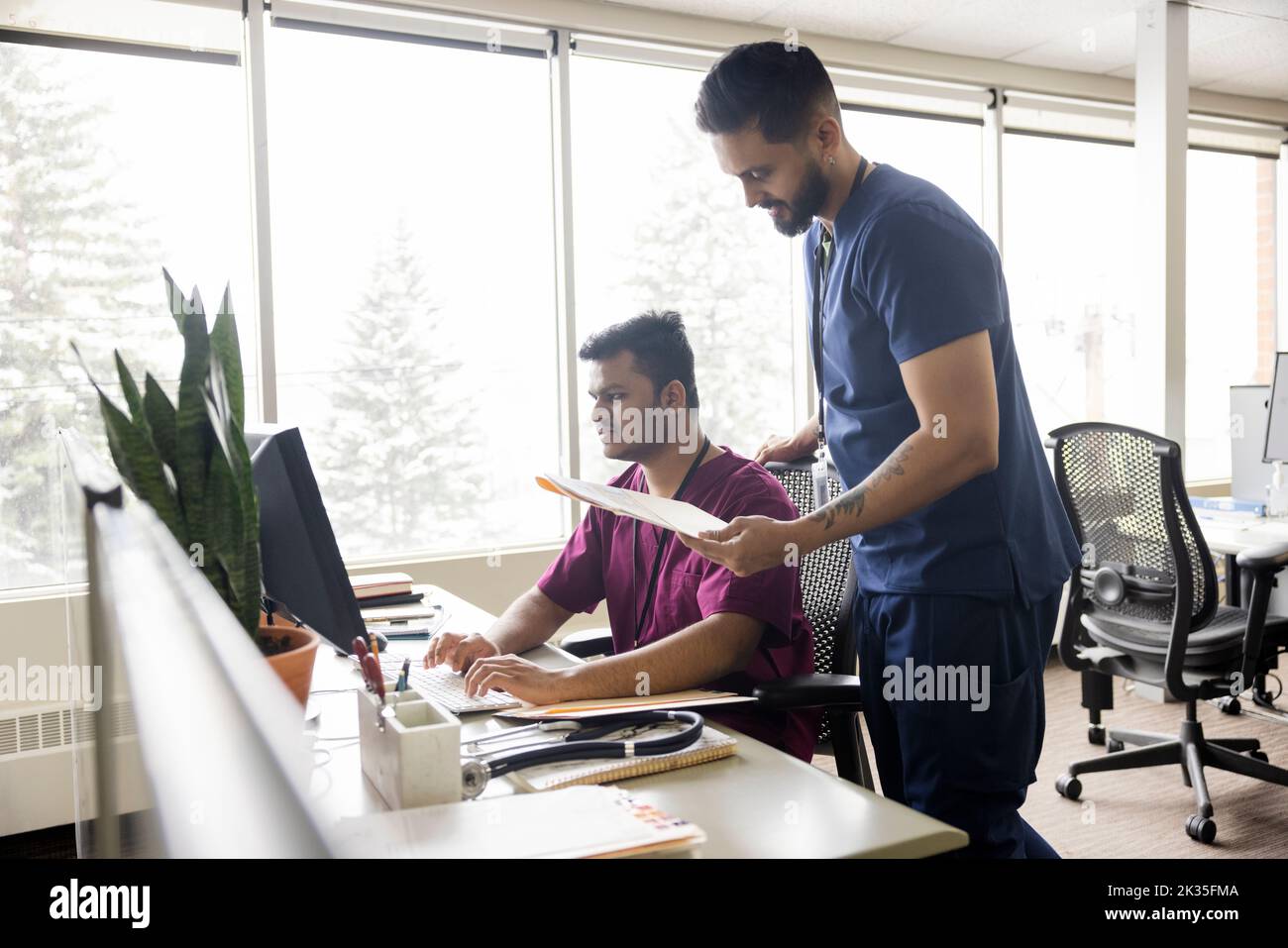 Online charting hi-res stock photography and images - Alamy