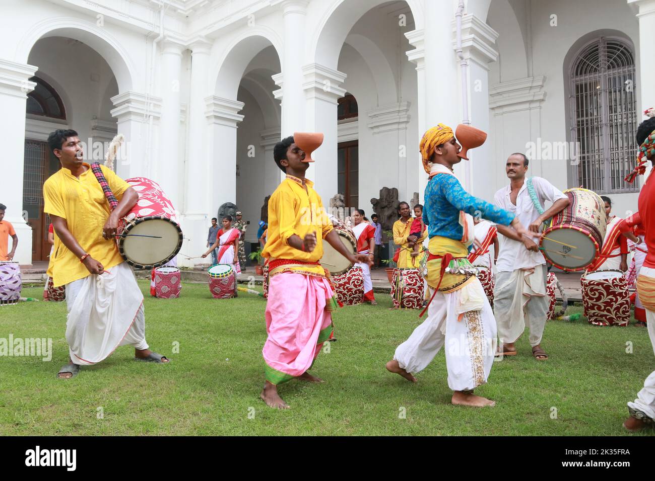 Kolkata, West Bengal, India. 24th Sep, 2022. Artists and traditional ...