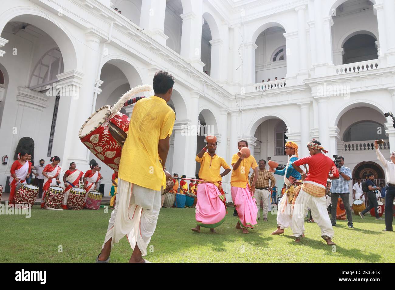 Kolkata, West Bengal, India. 24th Sep, 2022. Artists and traditional ...