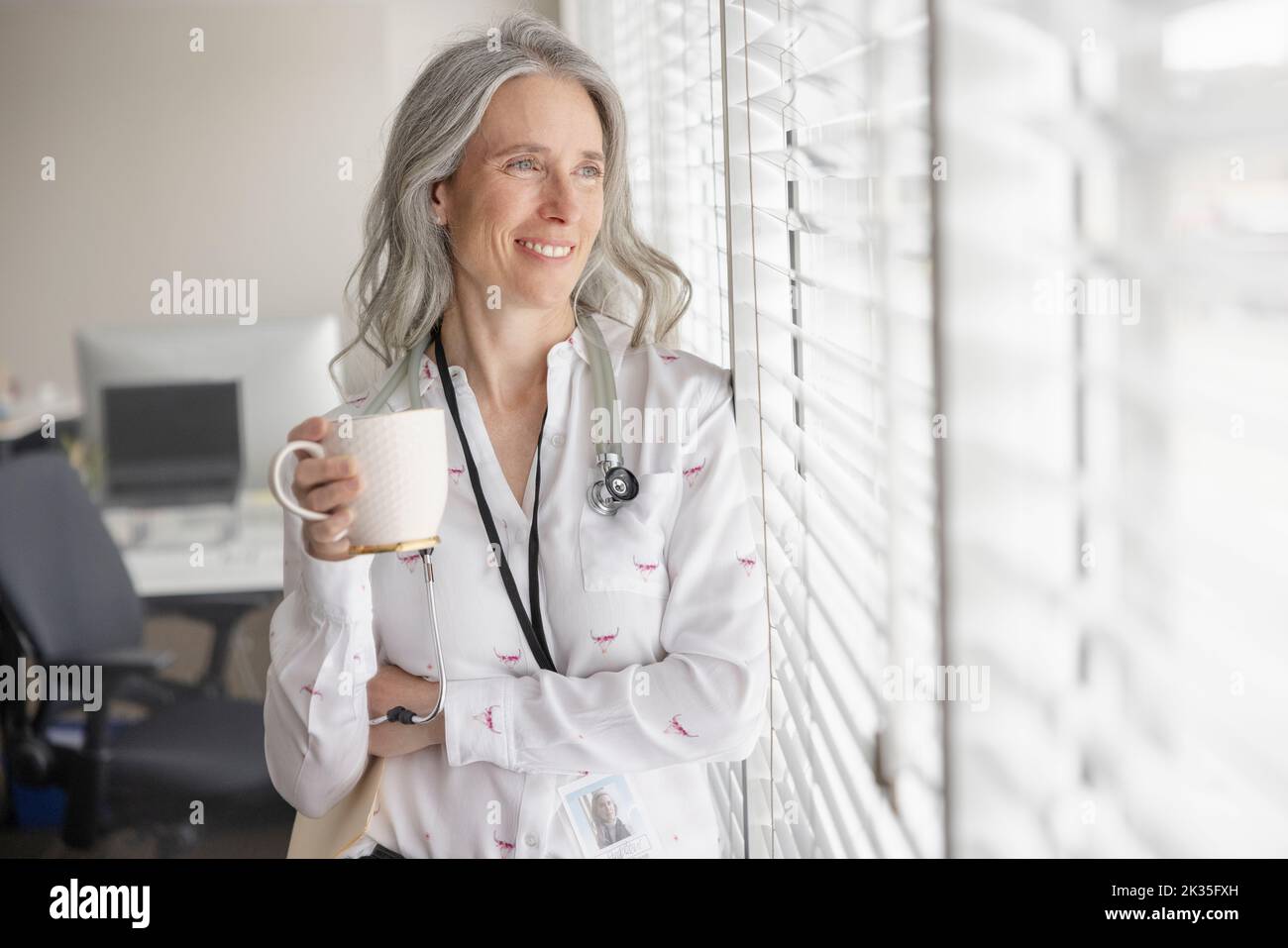 Doctors drinking coffee hi-res stock photography and images - Alamy
