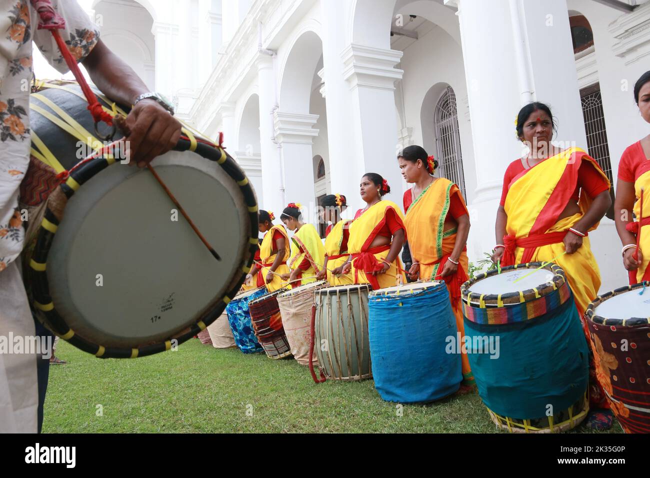 Durga puja dhaki hi-res stock photography and images - Alamy