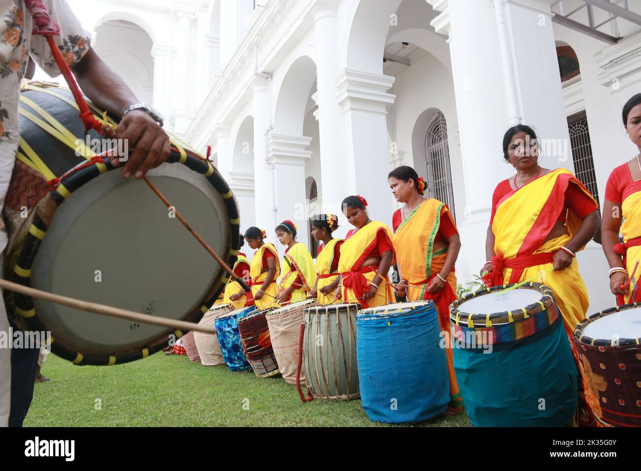 Durga puja dhaki image hi-res stock photography and images - Alamy