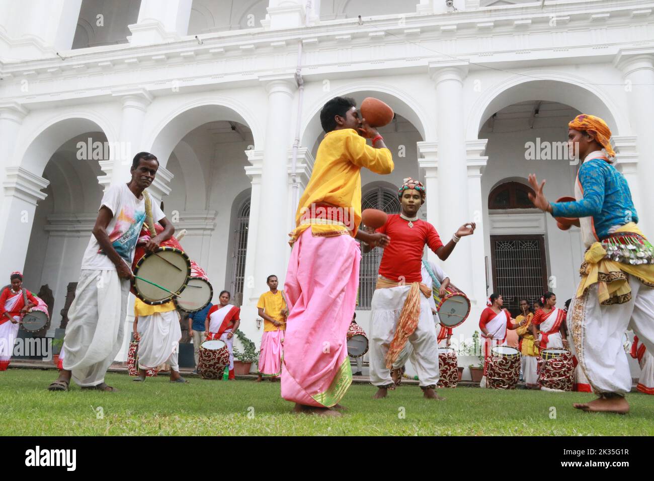Kolkata, West Bengal, India. 24th Sep, 2022. Artists and traditional ...