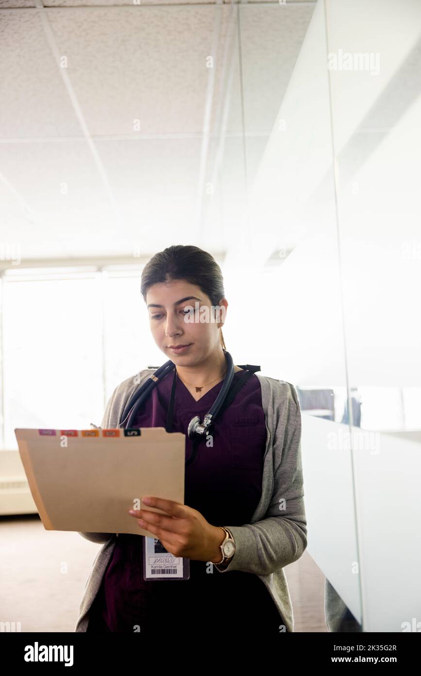 Doctor chart hi-res stock photography and images - Alamy