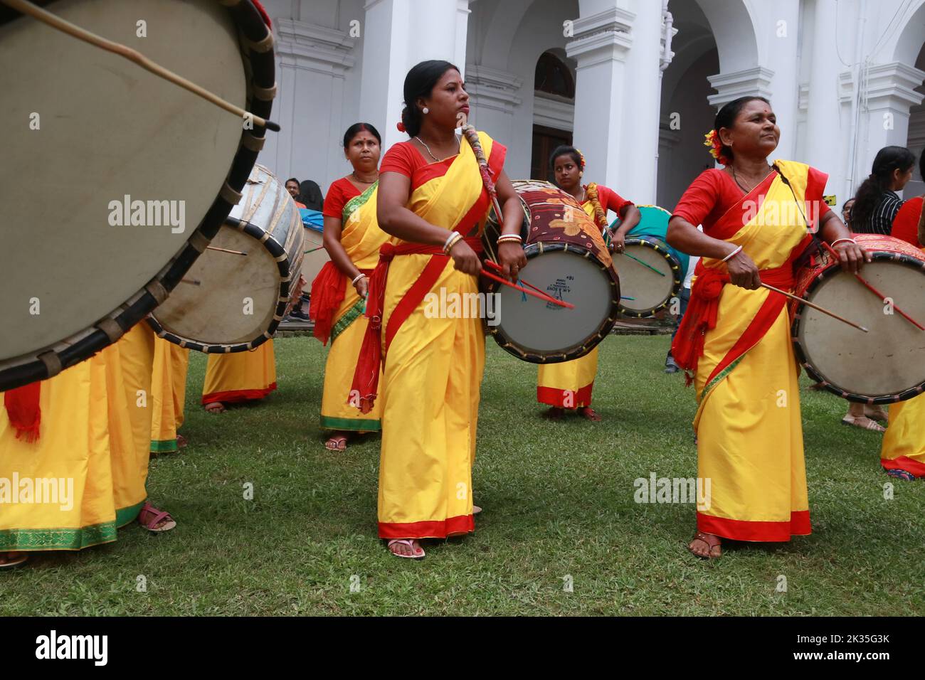 Kolkata, West Bengal, India. 24th Sep, 2022. Artists and traditional ...