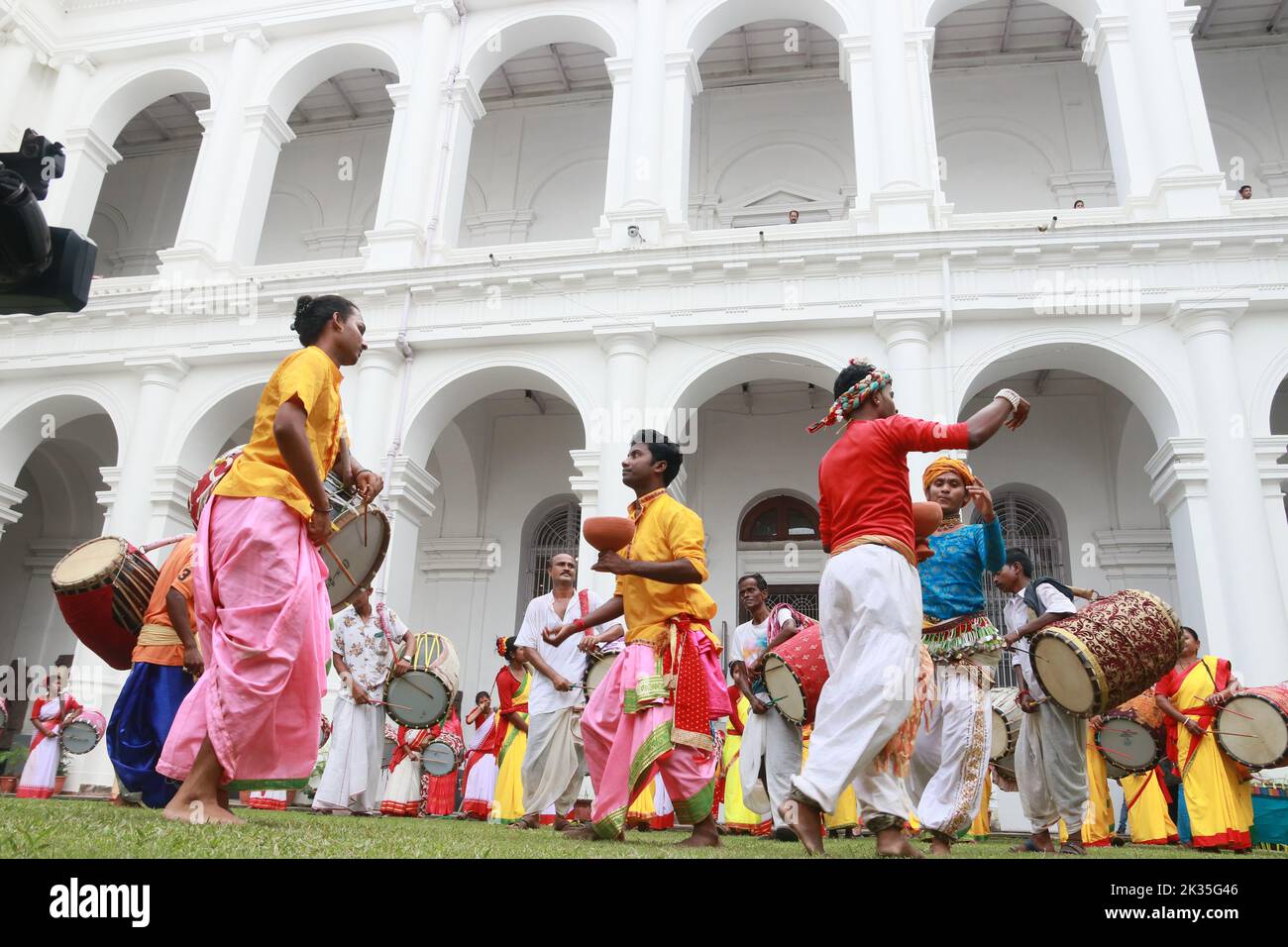 Kolkata, West Bengal, India. 24th Sep, 2022. Artists and traditional ...