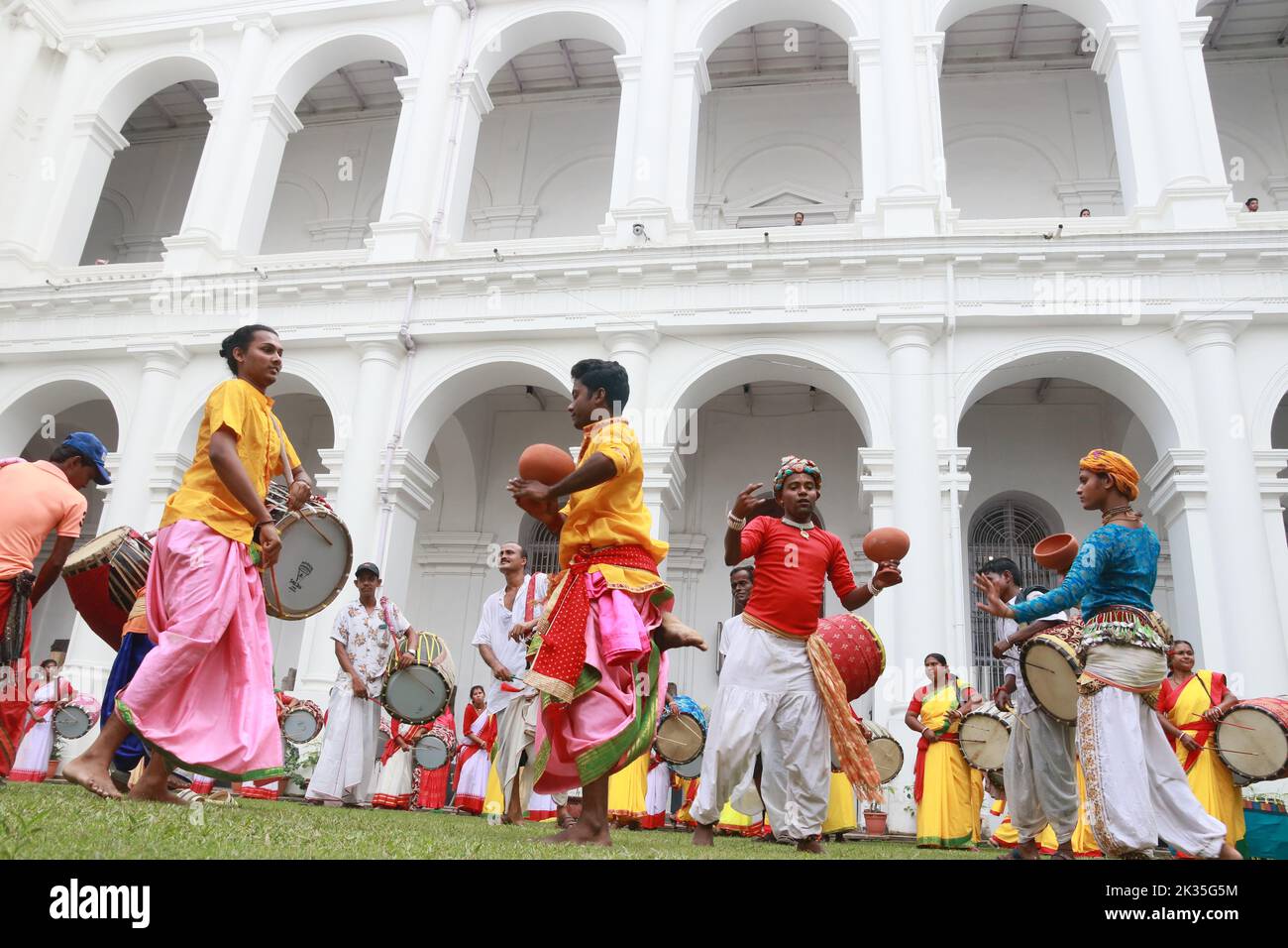 Kolkata, West Bengal, India. 24th Sep, 2022. Artists and traditional ...