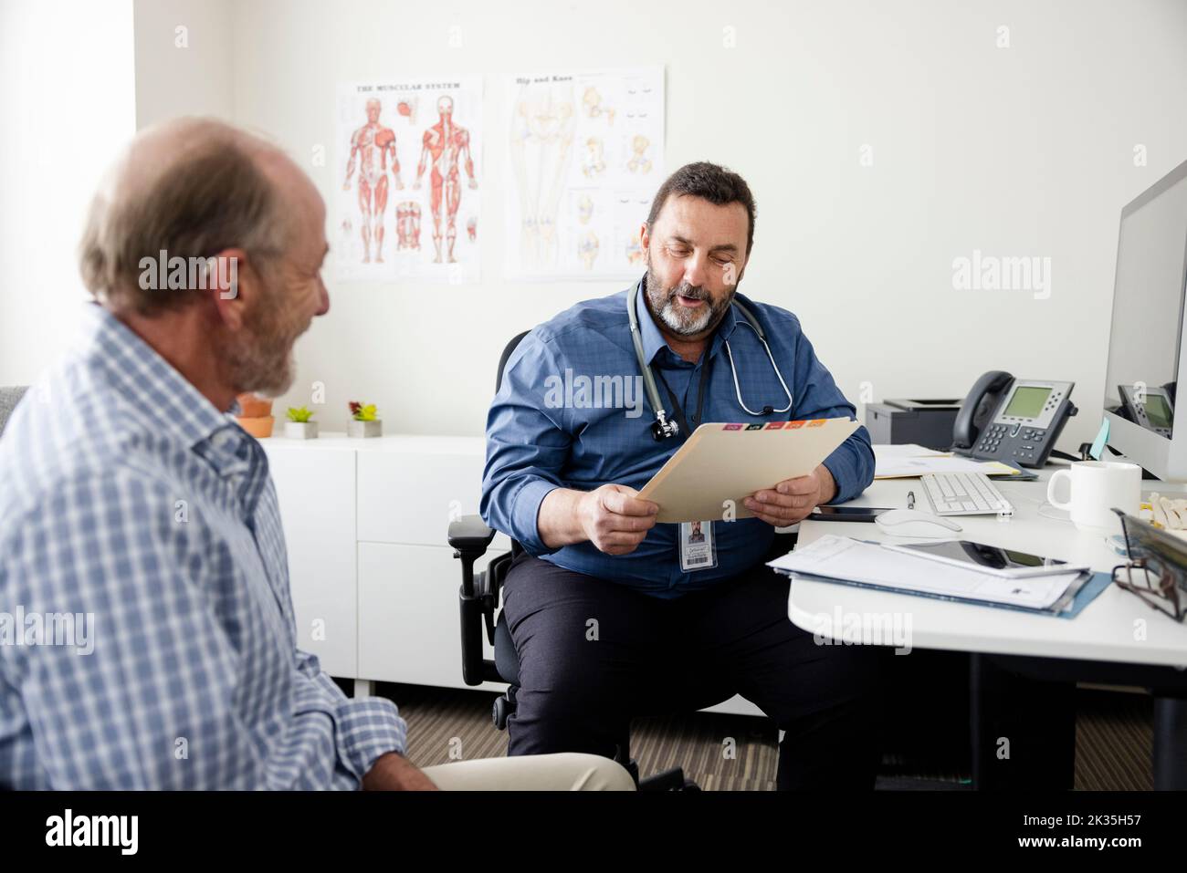 Patient hospital chart hi-res stock photography and images - Alamy