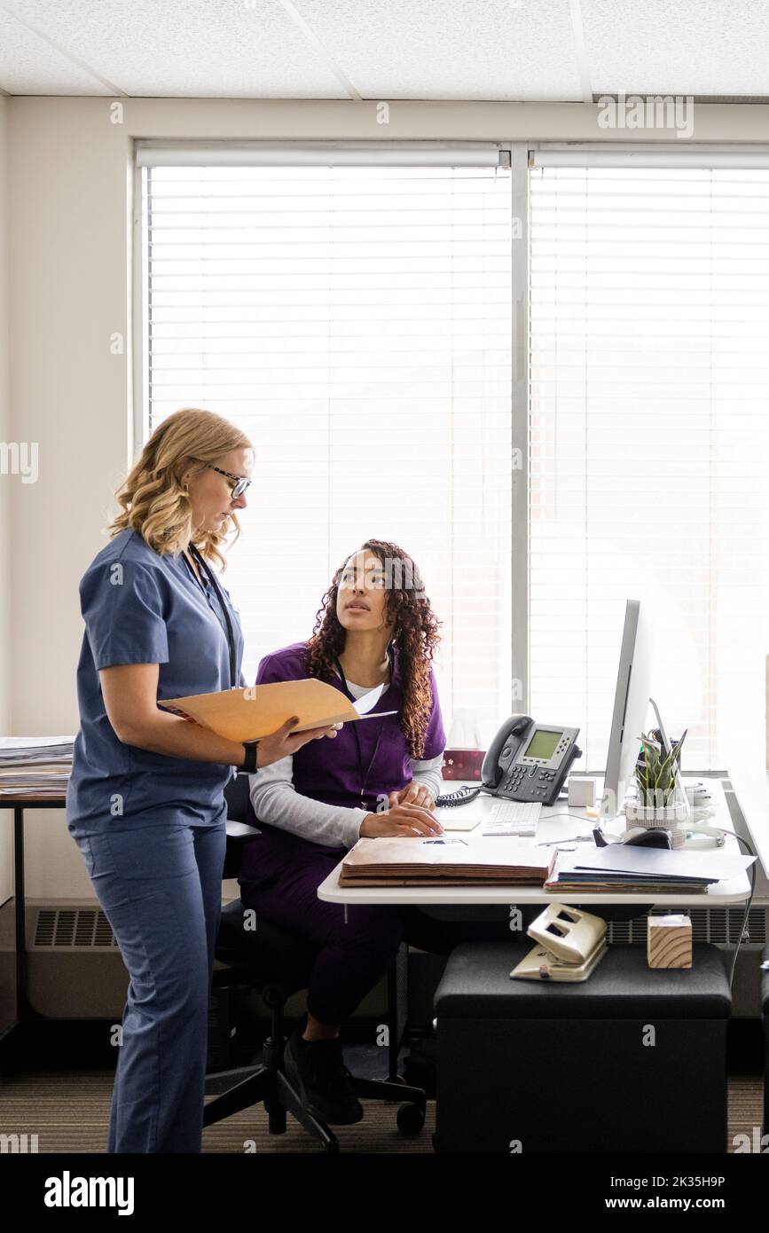 Working with chart hi-res stock photography and images - Alamy