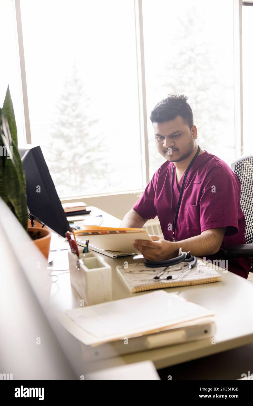 Online charting hi-res stock photography and images - Alamy