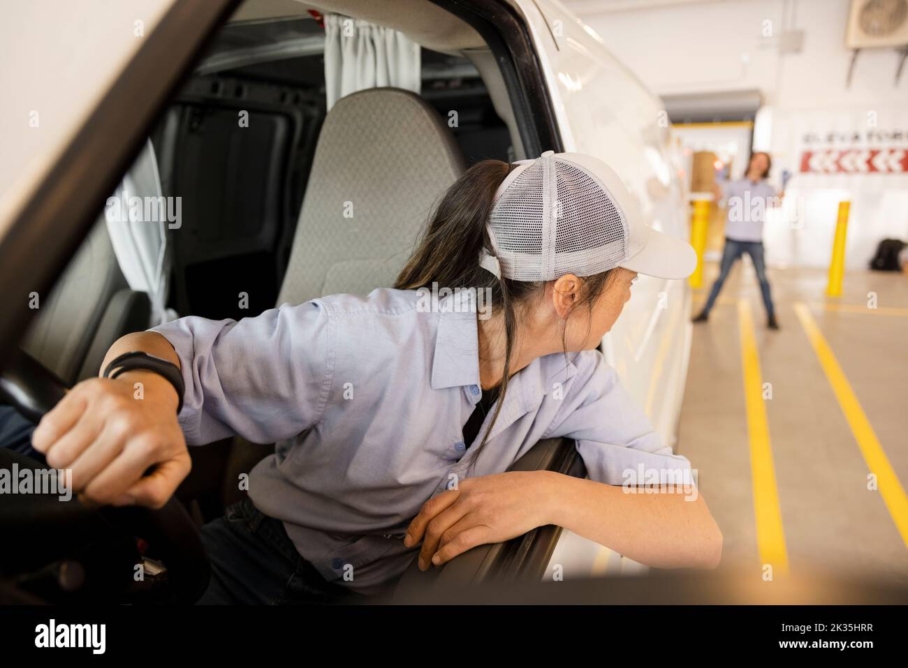 Loading moving truck hi-res stock photography and images - Alamy