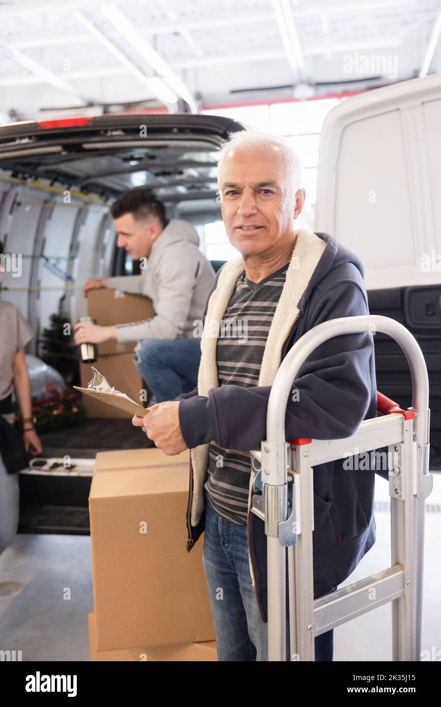 Truck loading facility hi-res stock photography and images - Alamy