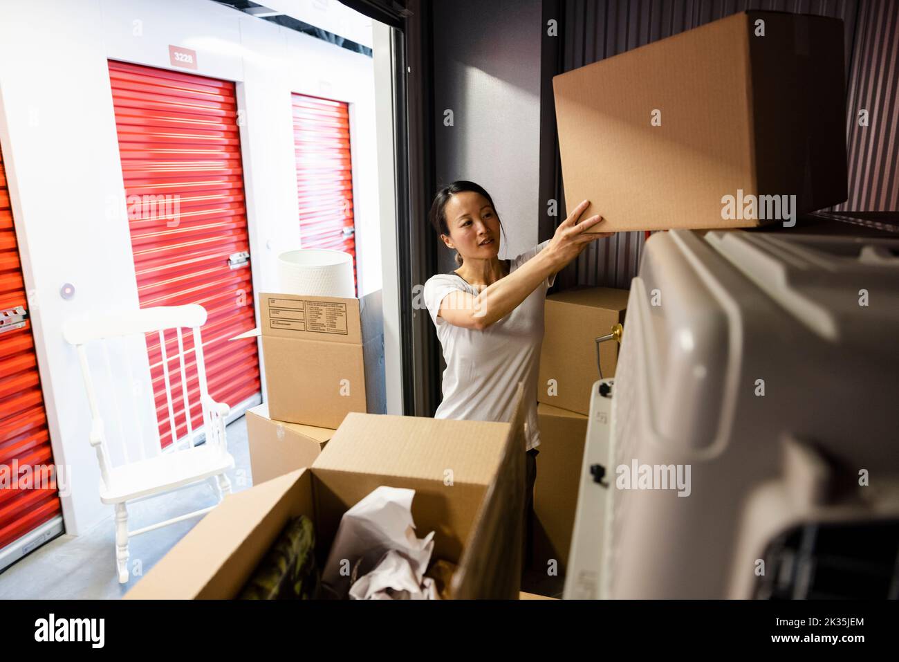 Stacking cardboard boxes hi-res stock photography and images - Alamy
