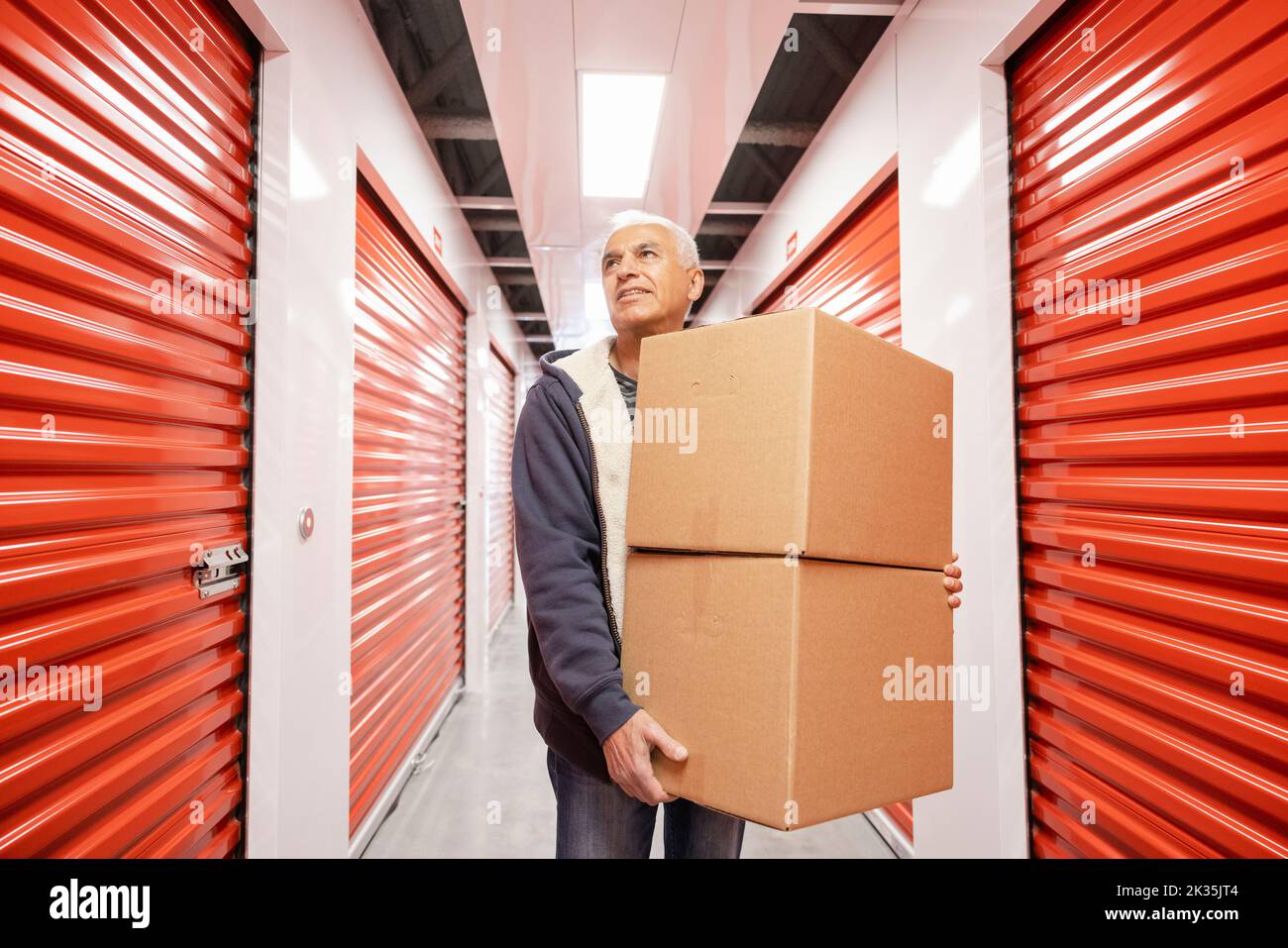 Man carrying boxes hi-res stock photography and images - Alamy
