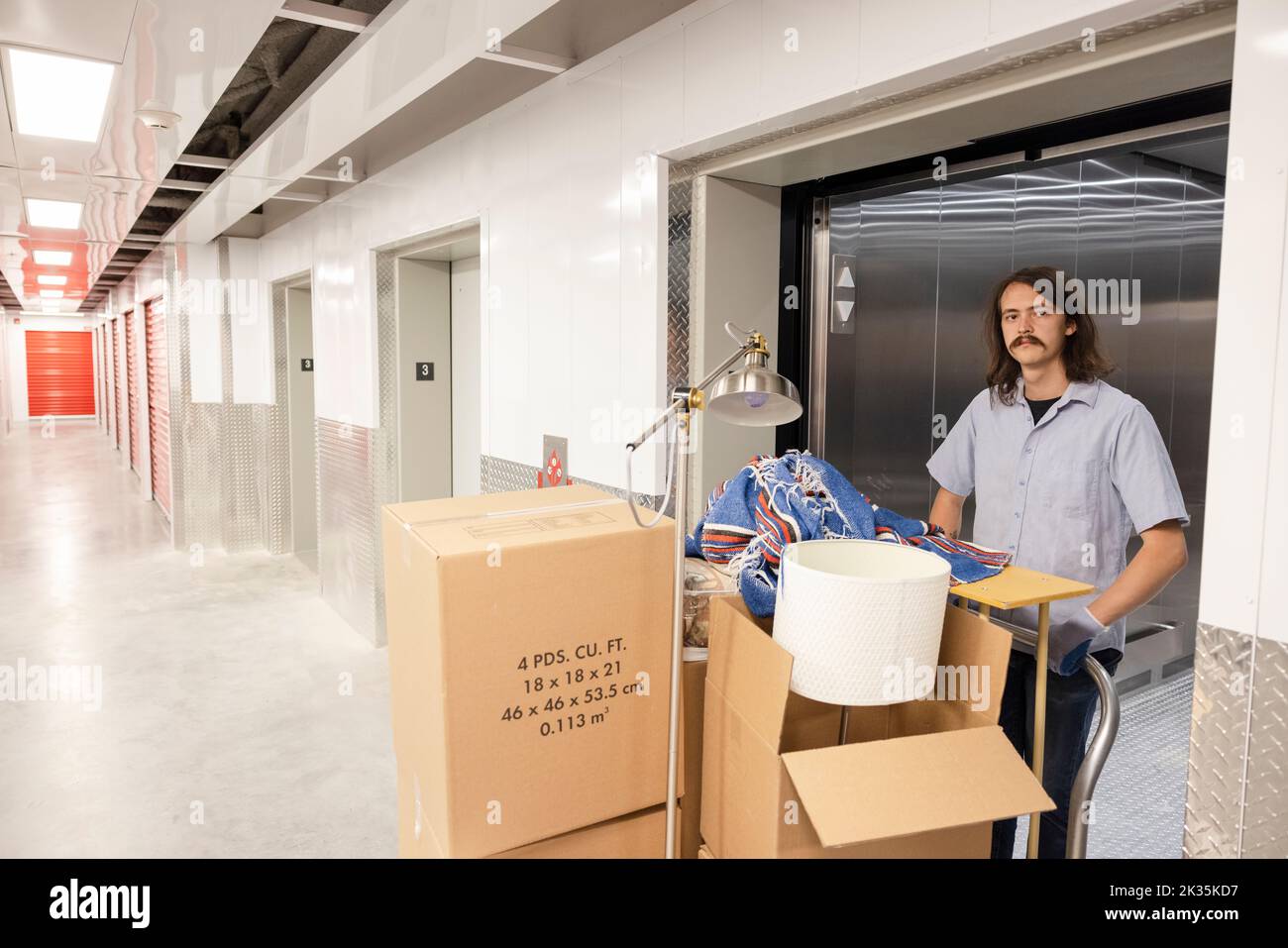 Elevator storage hi-res stock photography and images - Alamy