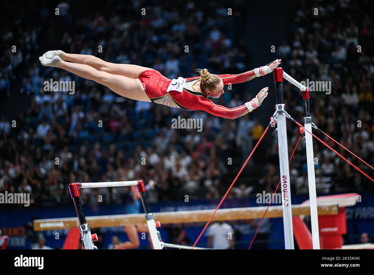 2022 paris lisa vaelen bars hi-res stock photography and images - Alamy