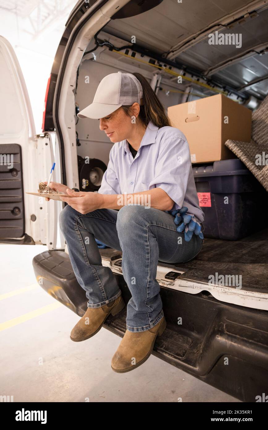 Moving van with female mover hi-res stock photography and images - Alamy