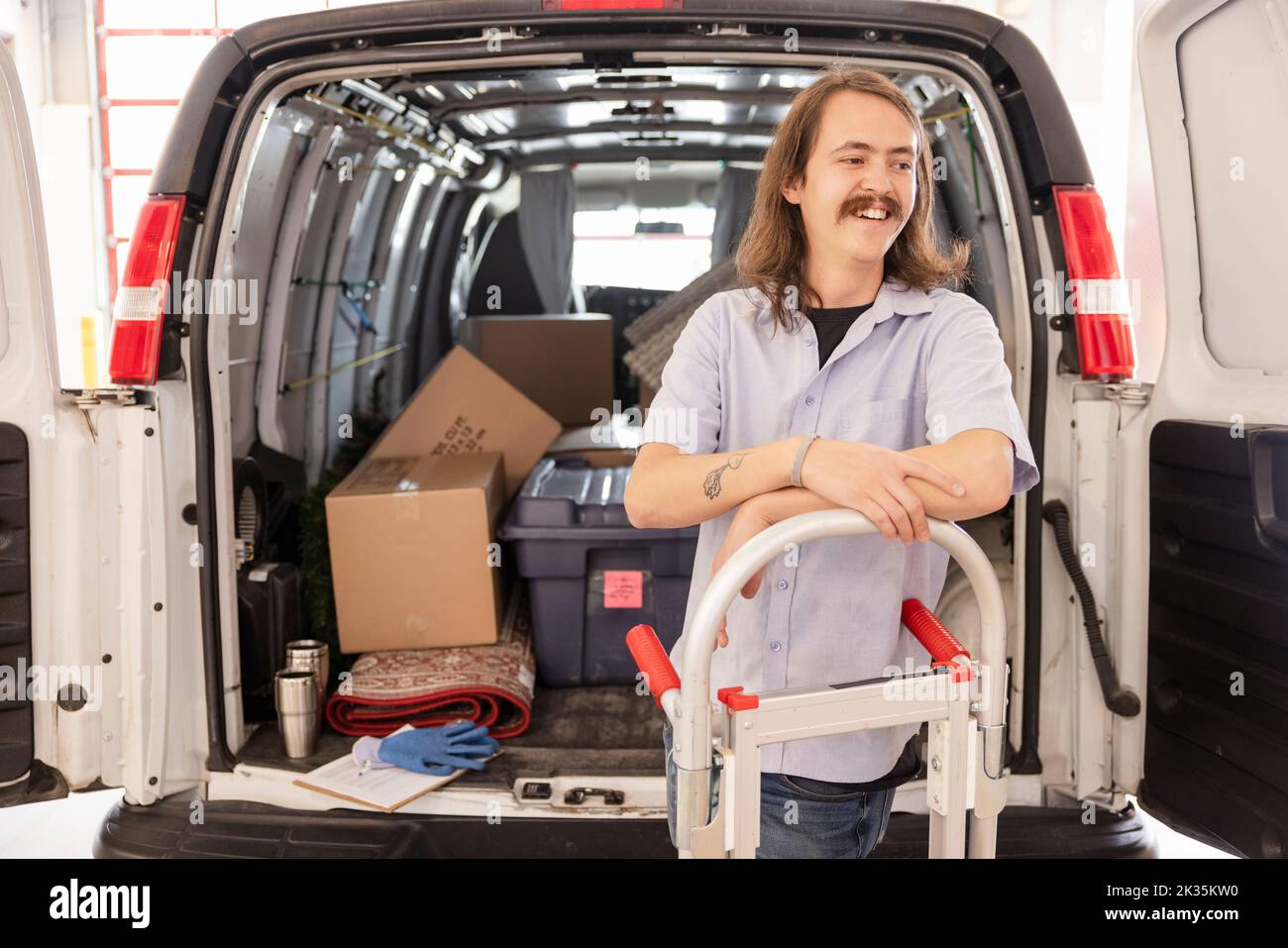Mover male hi-res stock photography and images - Alamy