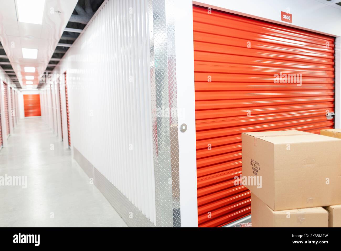 Outside boxes hi-res stock photography and images - Alamy