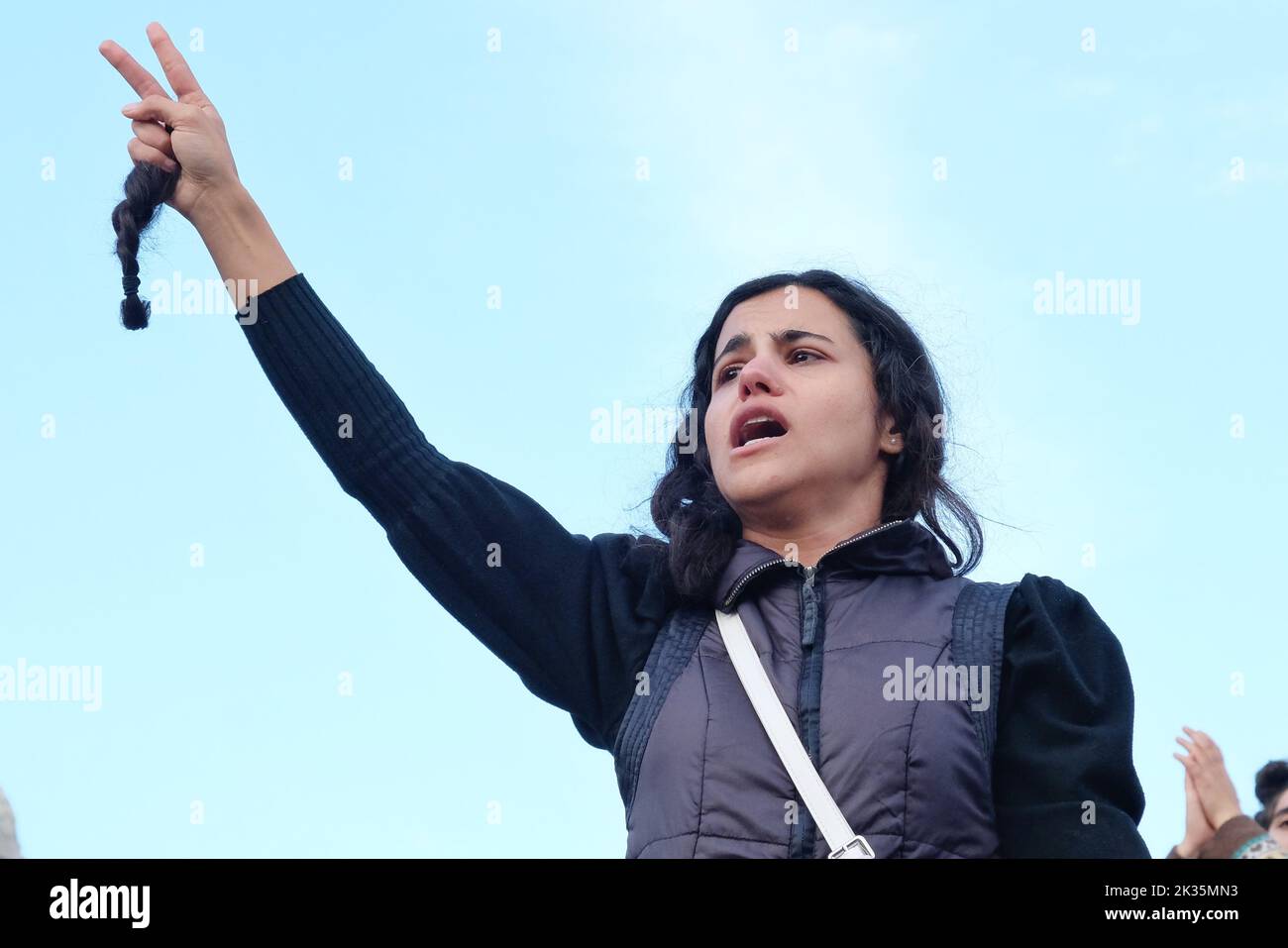 Haircutting mahsa amini hi-res stock photography and images - Alamy