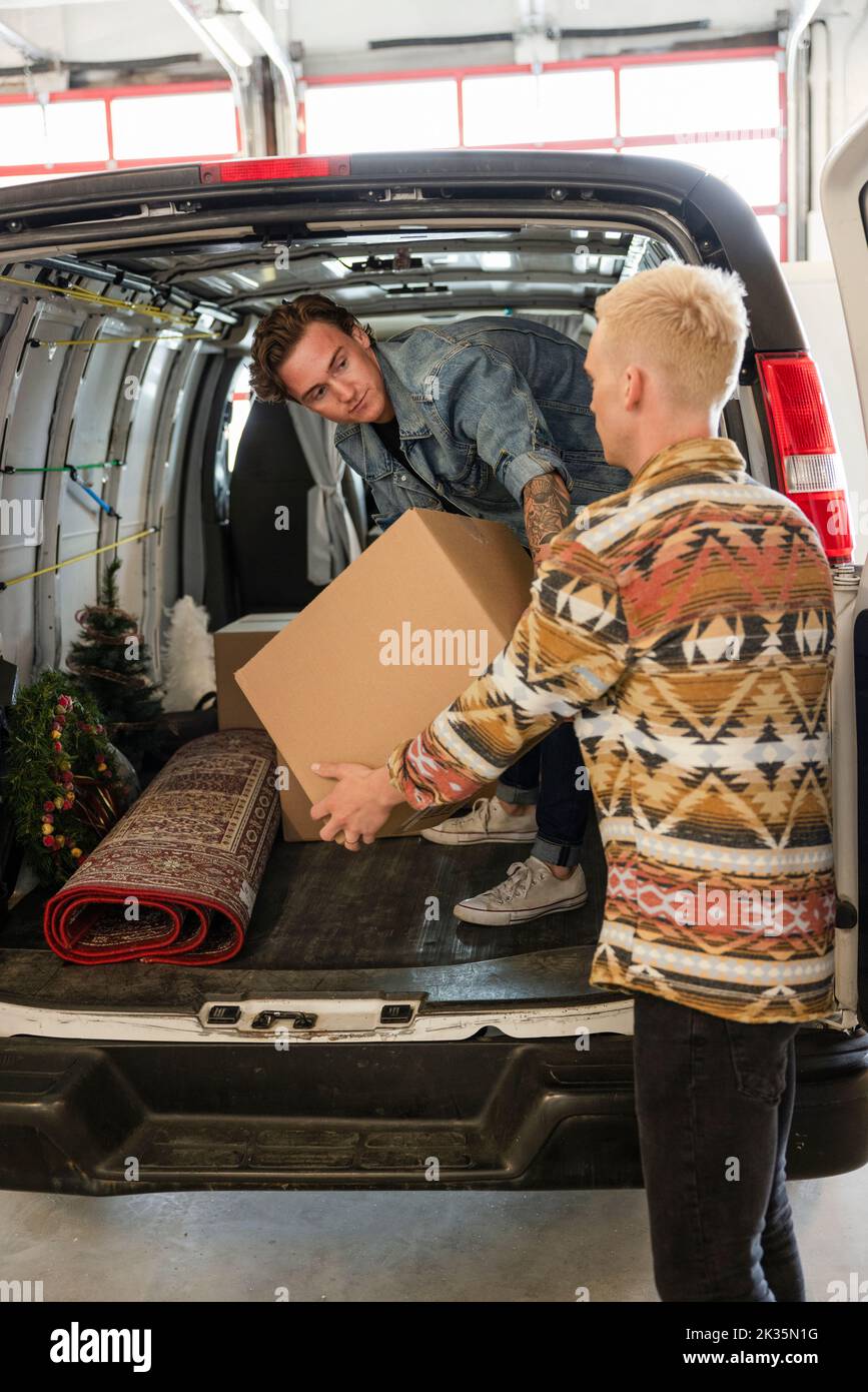 Man unloading boxes hi-res stock photography and images - Alamy
