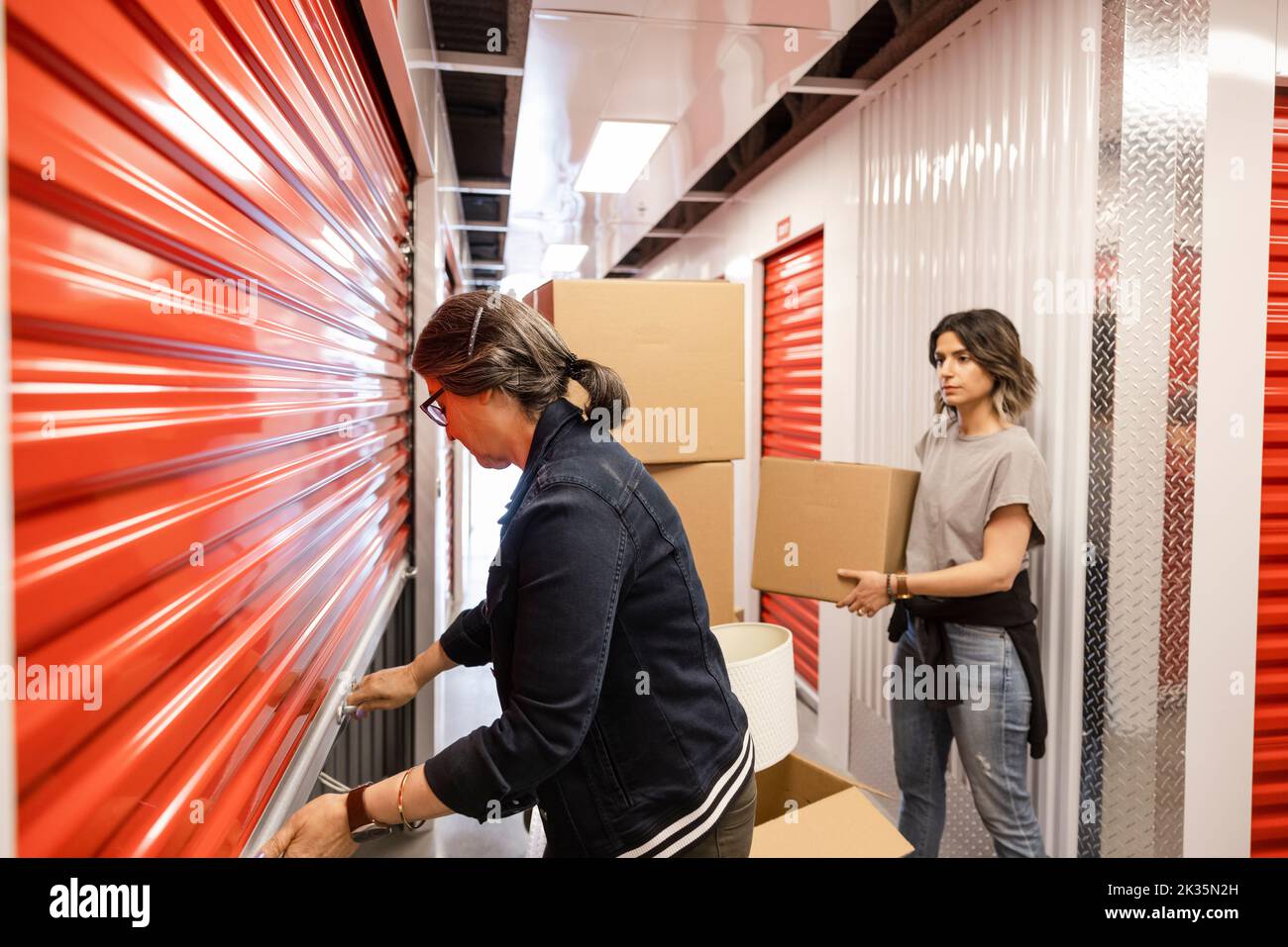 Retirement facility hi-res stock photography and images - Alamy