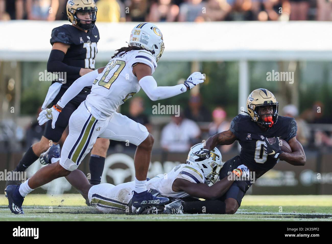 Johnny orlando 2022 hi-res stock photography and images - Alamy